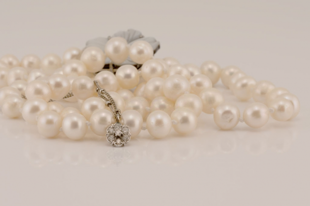 How to Buy Pearl Jewelry: 5 Steps to Finding the Perfect Pearls - Best ...