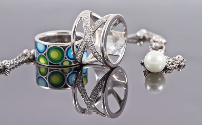 This Valentine's Day Melt Her Heart With Gorgeous Custom Jewelry ...